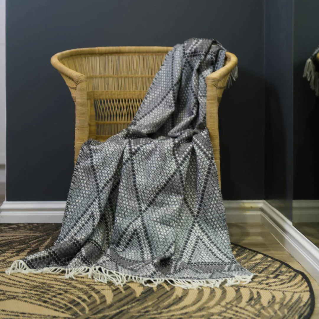 Zulu Beads Throw Blanket – My Africa Collection | Black/Iron – Symboli ...